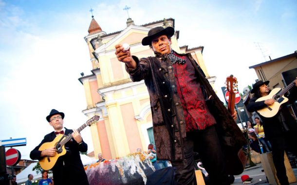 Home - Paul Morocco and Olé!